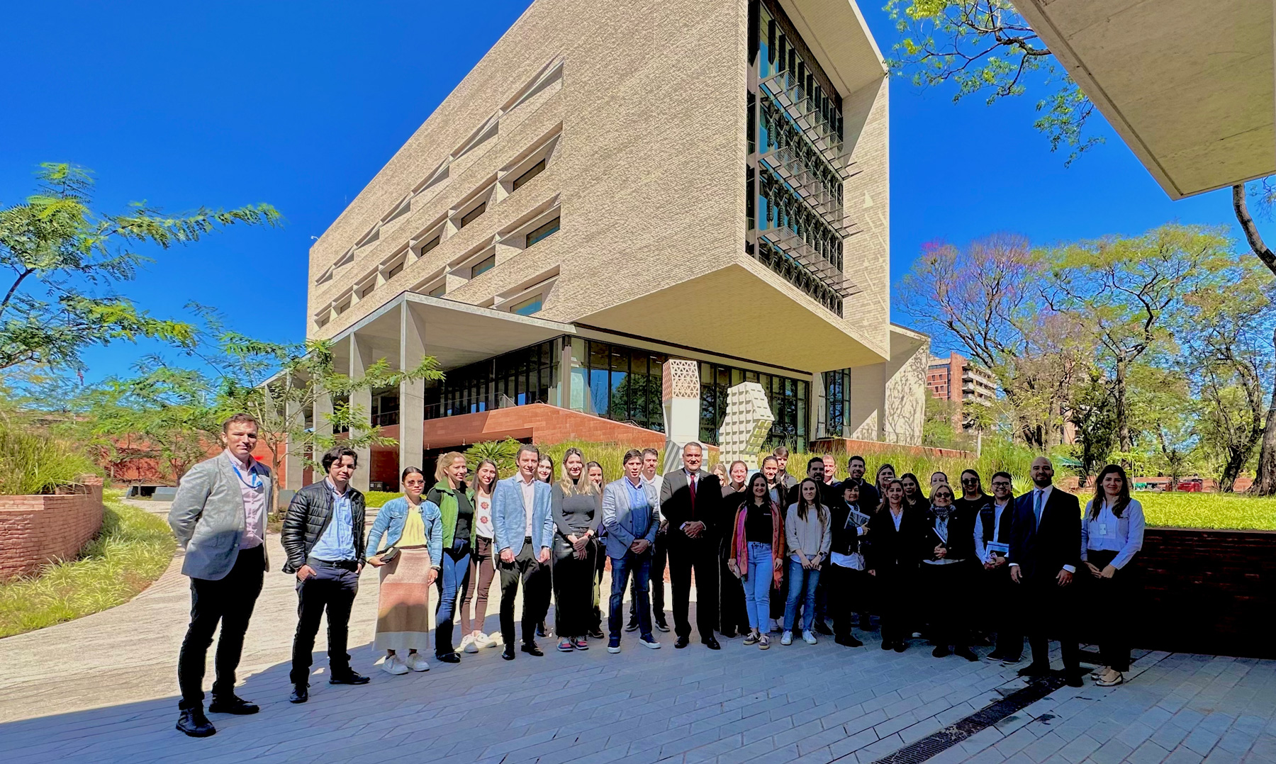 Sección consular de la Embajada de los Estados Unidos realizó ...