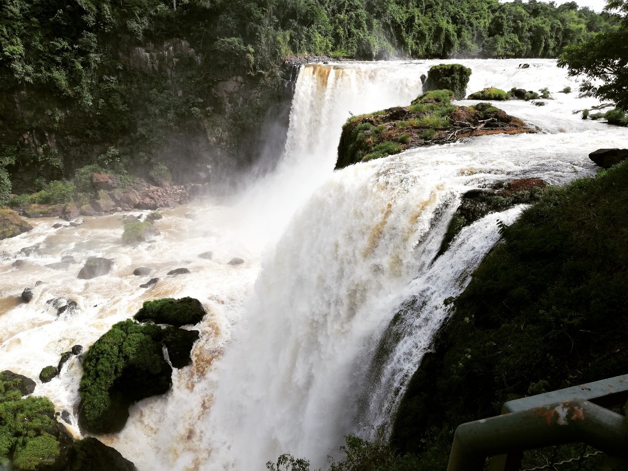 Proponen denominar como cataratas a los Saltos del Monday - Destinos ...